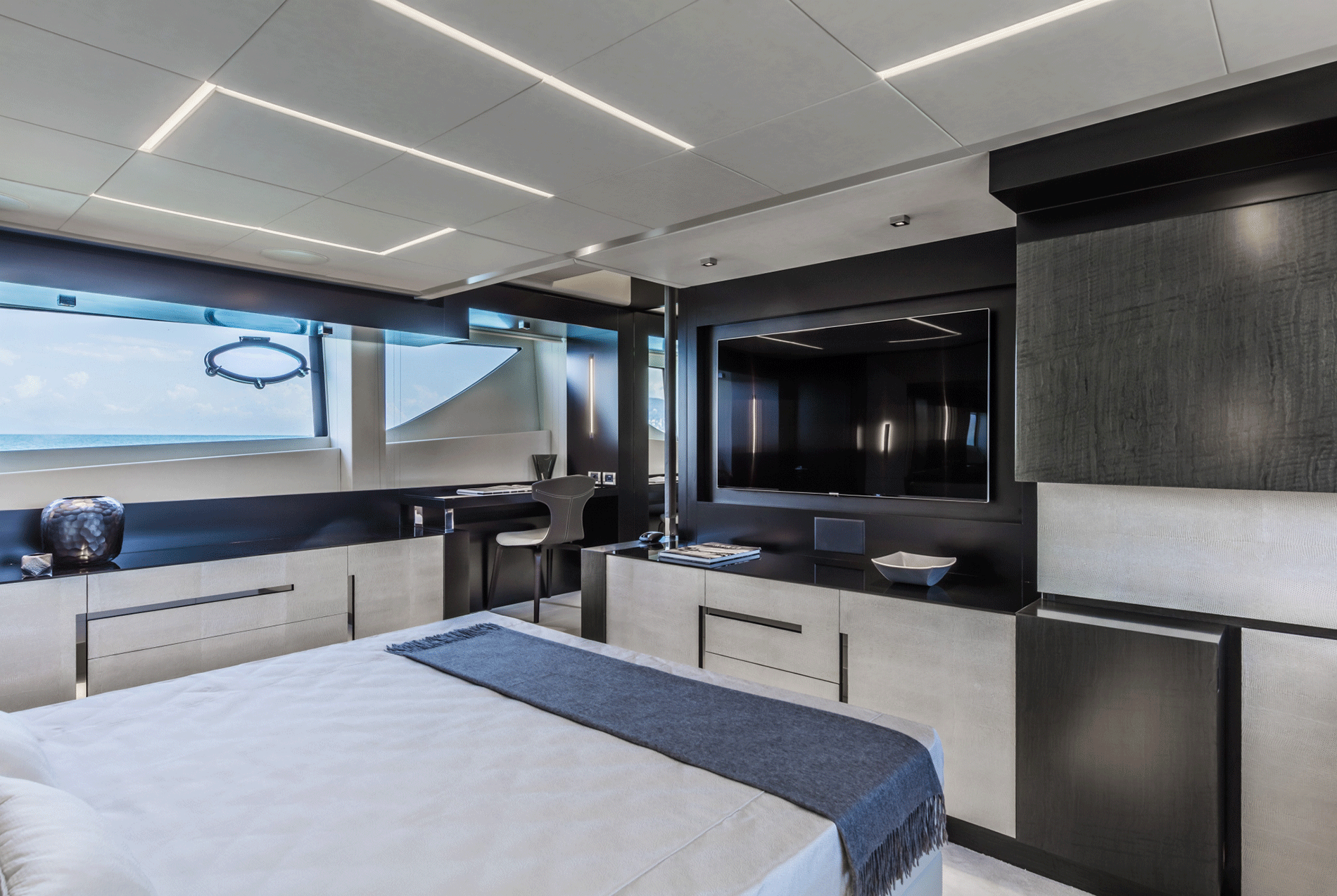 Pershing 9X | New Pershing Yachts | Inwards Marine