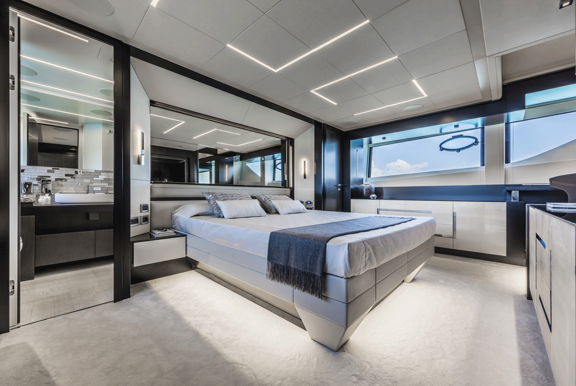Pershing 9X | New Pershing Yachts | Inwards Marine